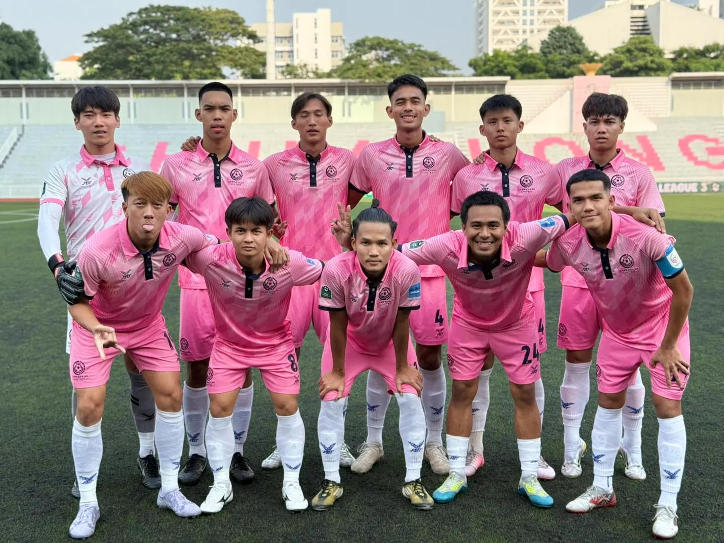 Câu Lạc Bộ Chamchuri United: Từ Sân Đại Học Đến Giải Vô Địch